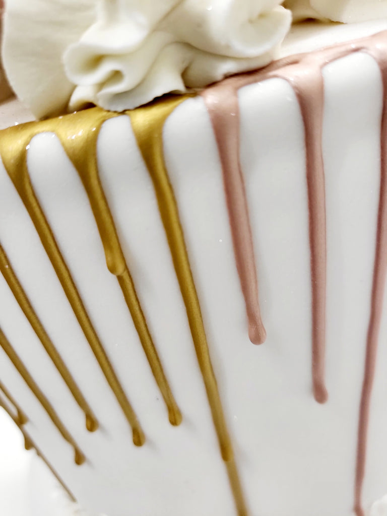 Dinky Doodle Metallic Drip – Cloud Nine Cake Centre